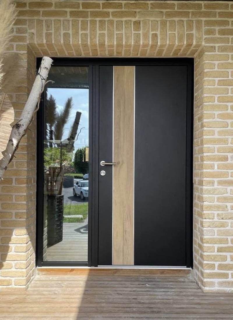 Fabrication de portes d'entrée sur mesure à Toulouse - Menuiseries Doumenc
